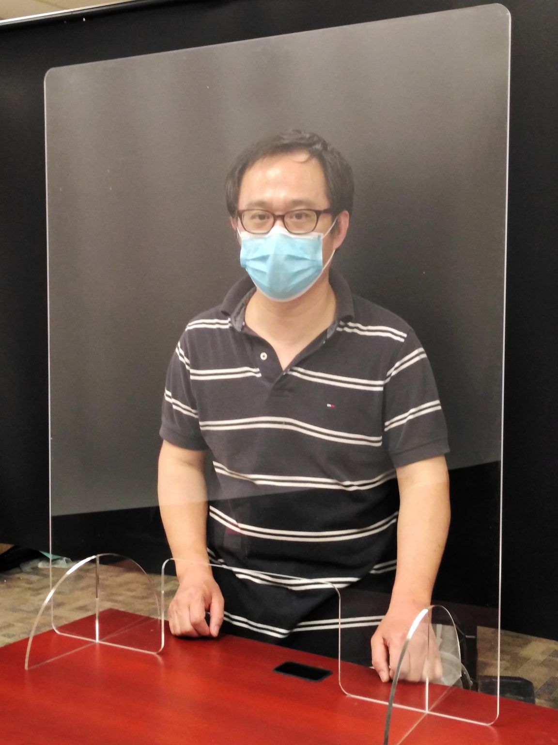 Acrylic Sneeze Guard (36 x 24 inch) – Mings Medical